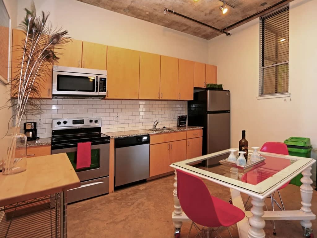 Apartments for Rent in Downtown San Antonio | 1221 Broadway